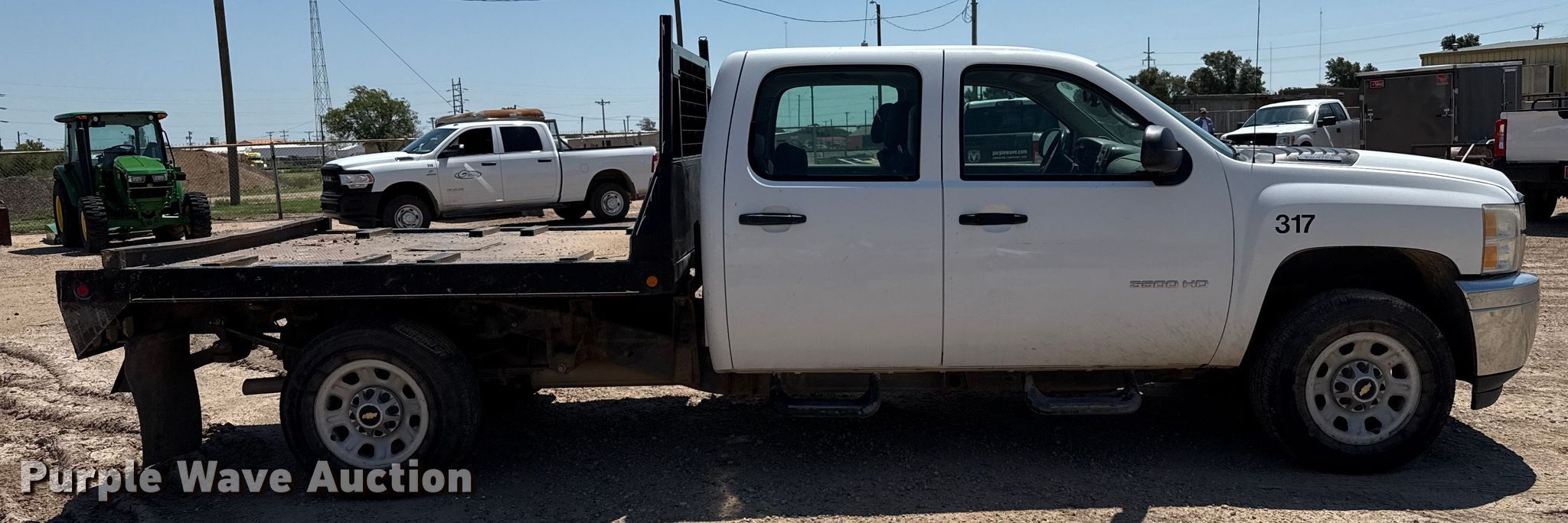 2011 Chevrolet Silverado 3500HD Crew Cab flatbed pickup truck in Guymon ...