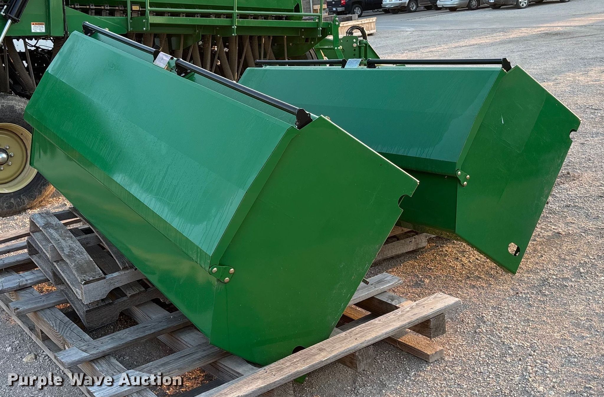 (2) BD7600 seed boxes in Assaria, KS | Item DT3295 sold | Purple Wave