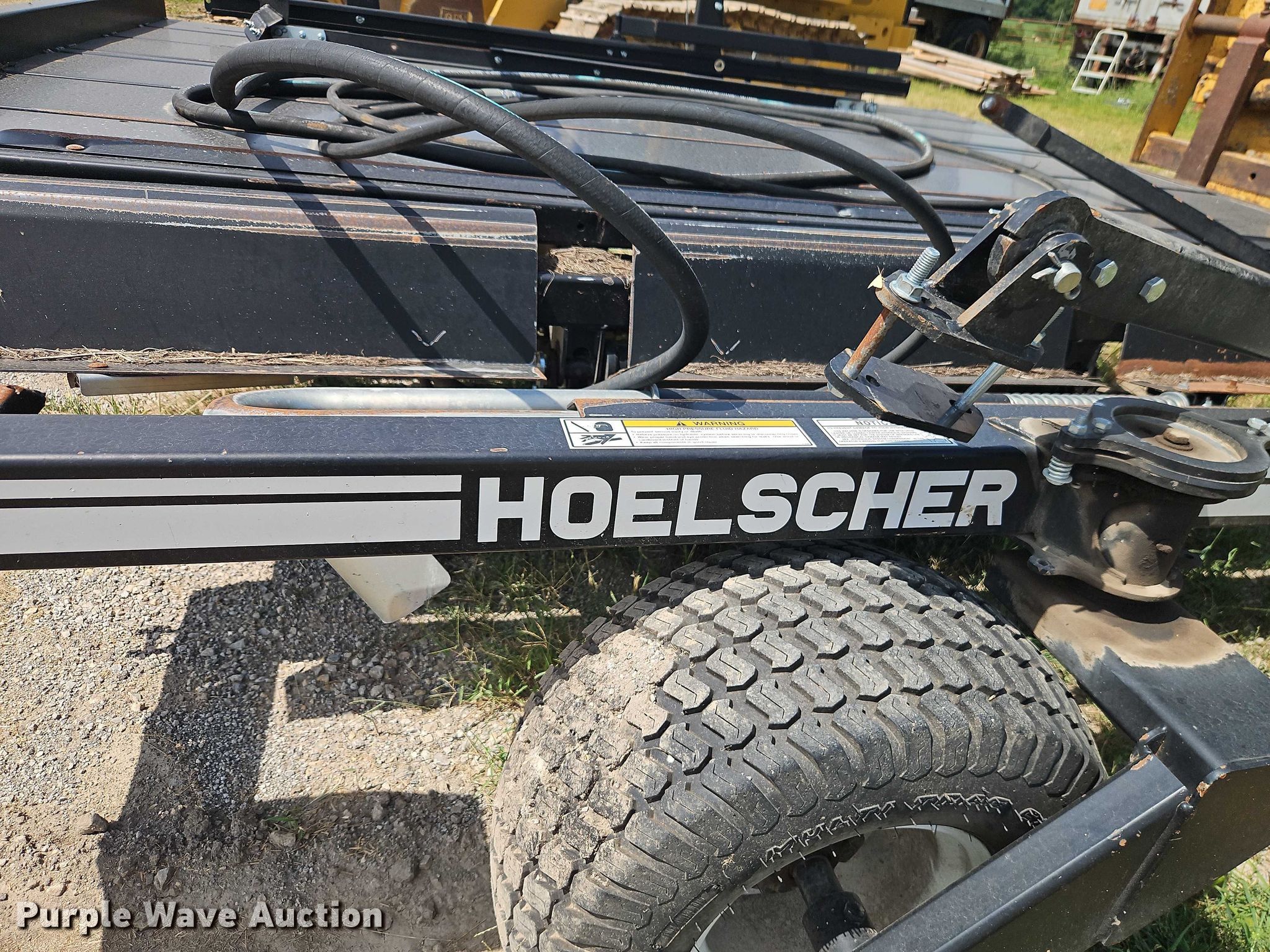 Hoelscher 1000 bale accumulator in Raymore, MO | Item EB8260 for sale ...
