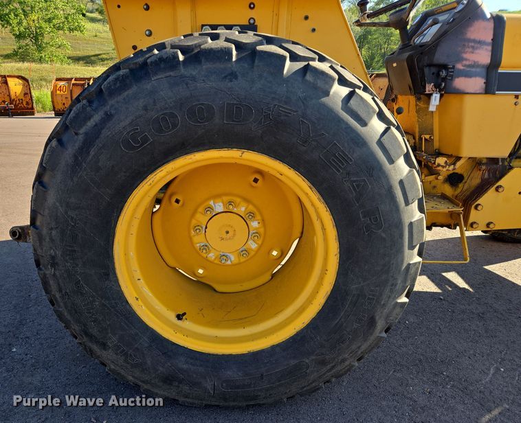 1991 Case International 595 tractor in Sioux Falls, SD | Item DX7271 ...