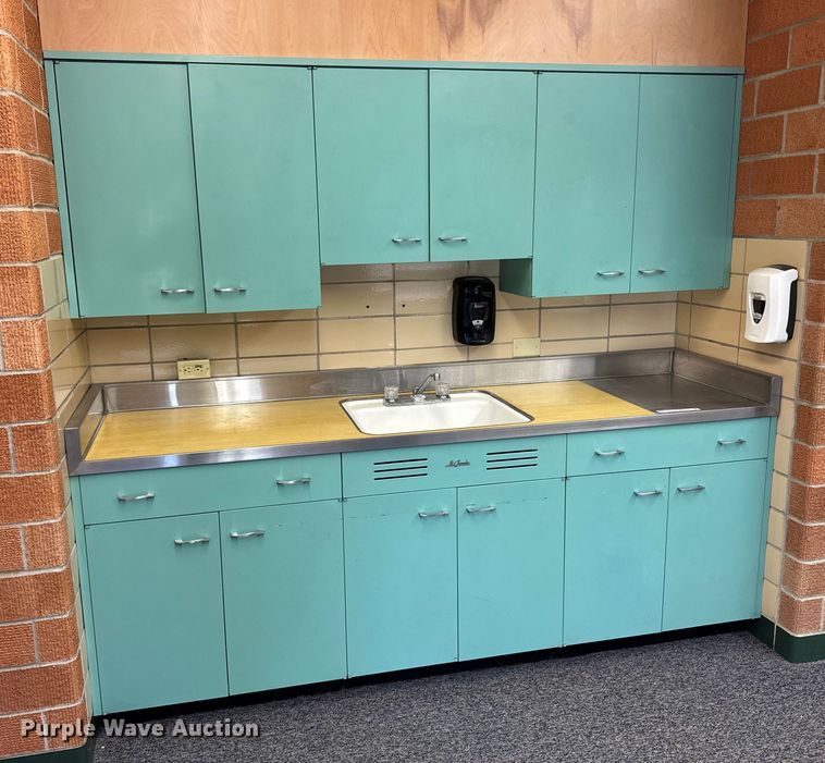 St Charles kitchen set in Anita, IA | Item EM3899 sold | Purple Wave