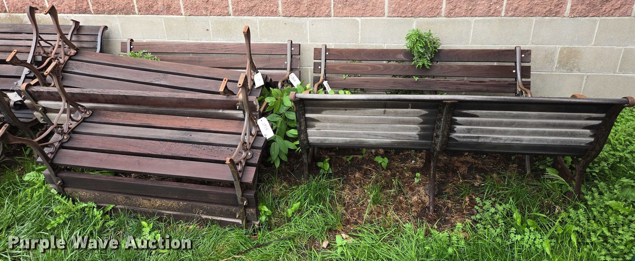 (26) wooden benches in Sioux Falls, SD | Item DX7399 for sale | Purple Wave