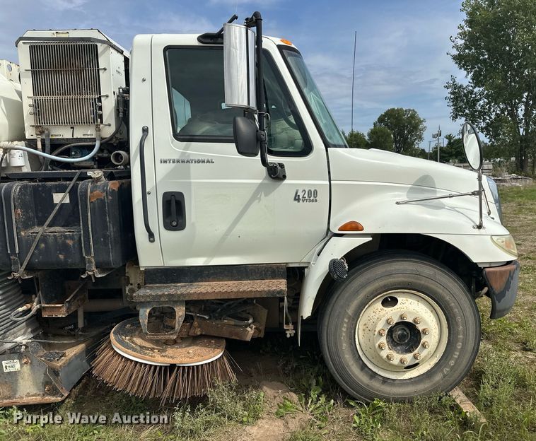 2006 International 4200 street sweeper truck in Black River Falls, WI ...