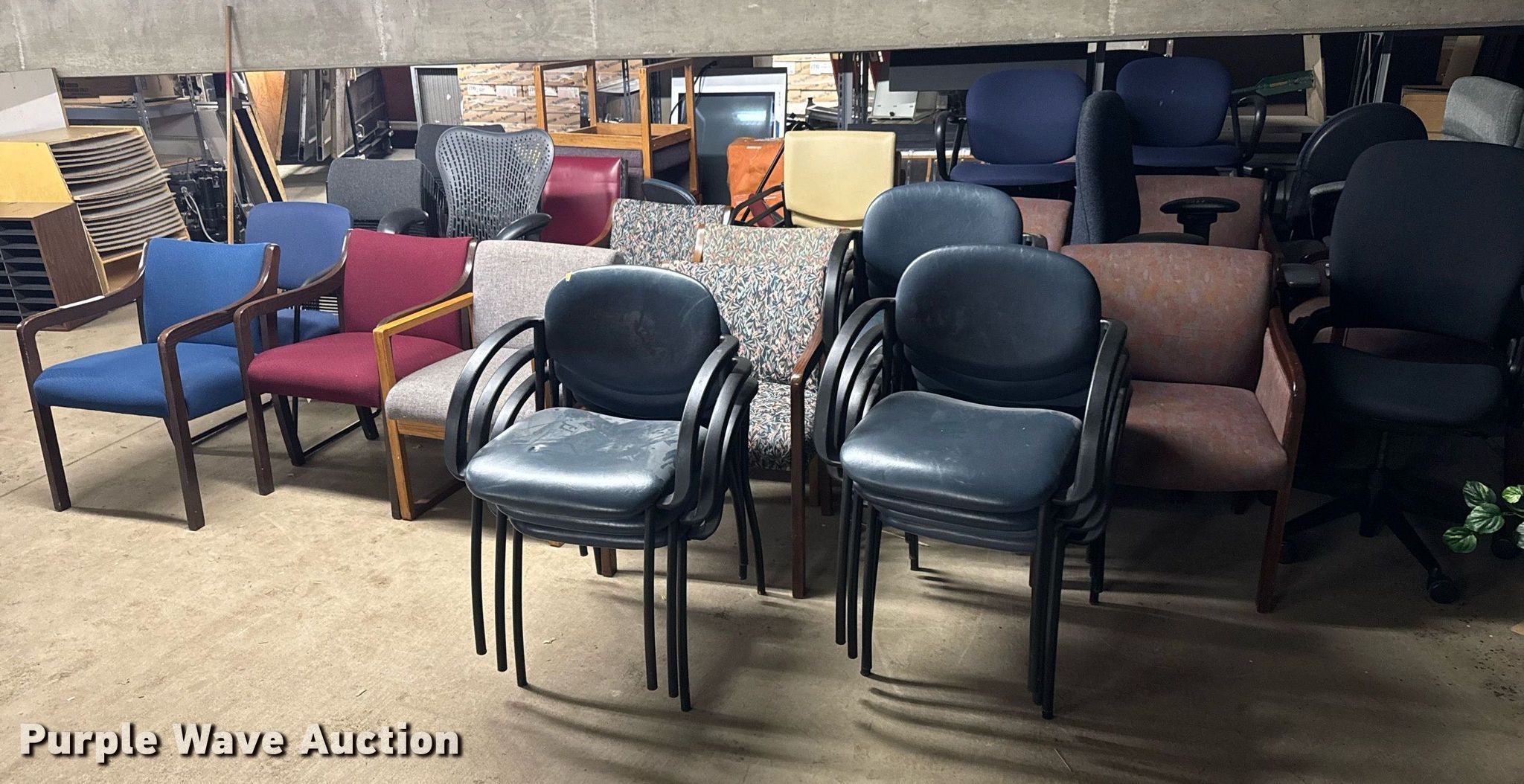 Approximately 65 chairs in Wichita, KS | Item DY0178 for sale | Purple Wave