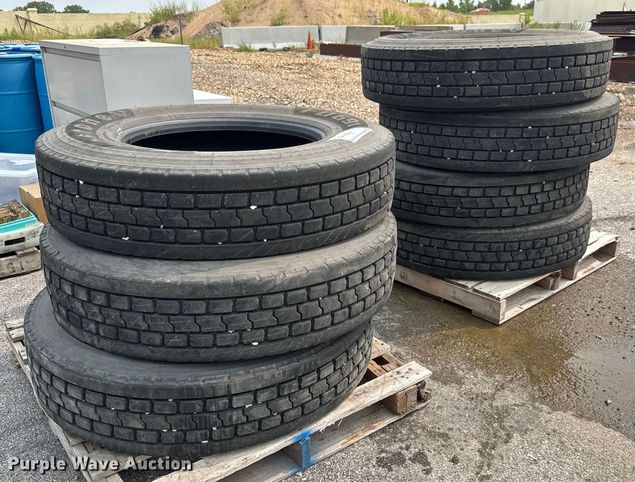 (7) Firestone FD691 11R24.5 tires in Wichita, KS | Item DU6840 for sale ...