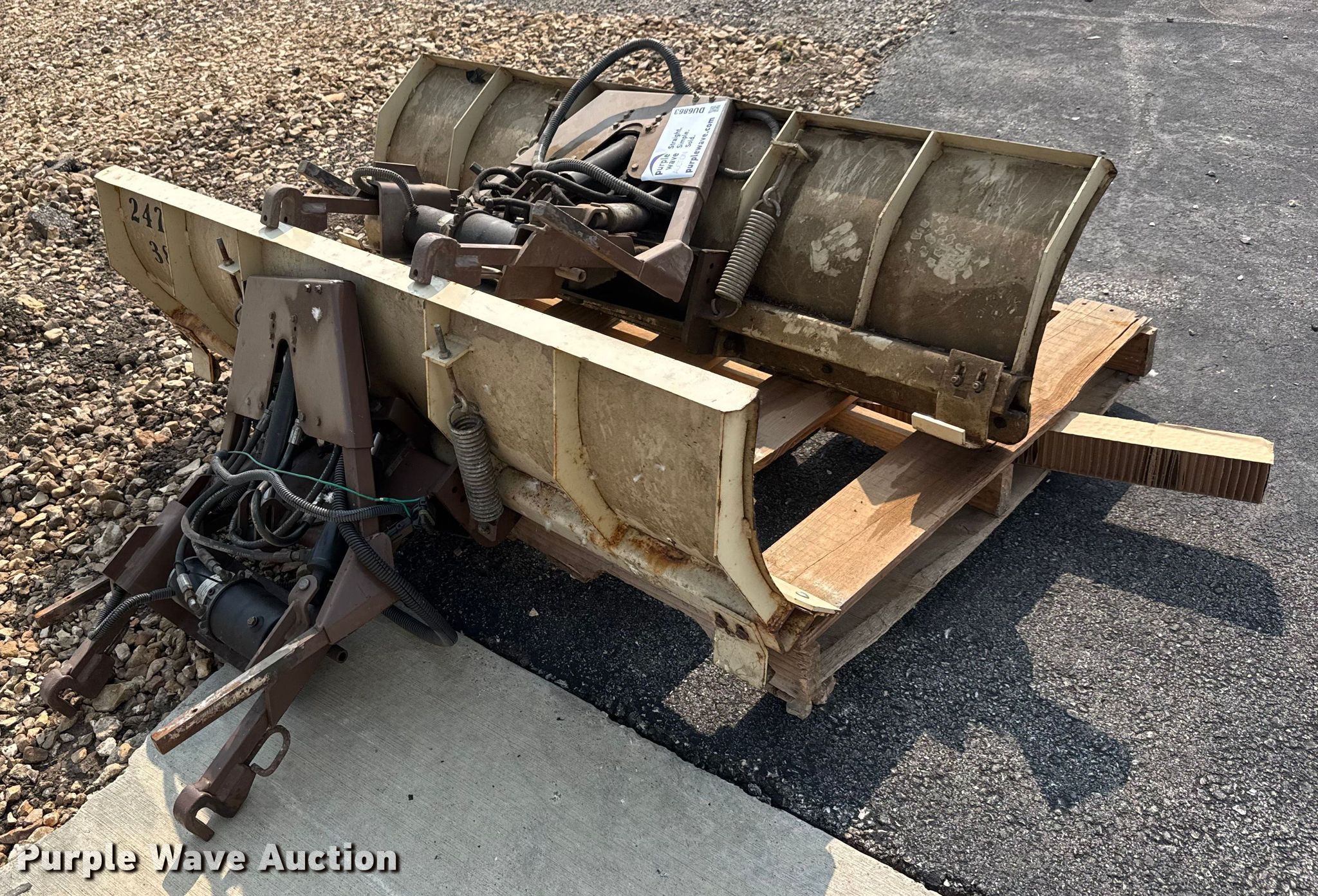 (2) 60" W snow plows in Wichita, KS | Item DU6863 sold | Purple Wave