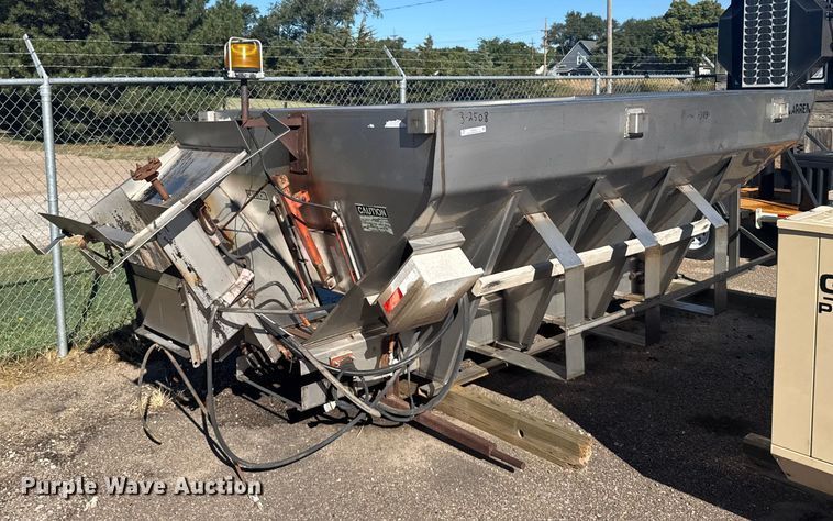 Warren spreader in Norton, KS | Item ER2432 for sale | Purple Wave