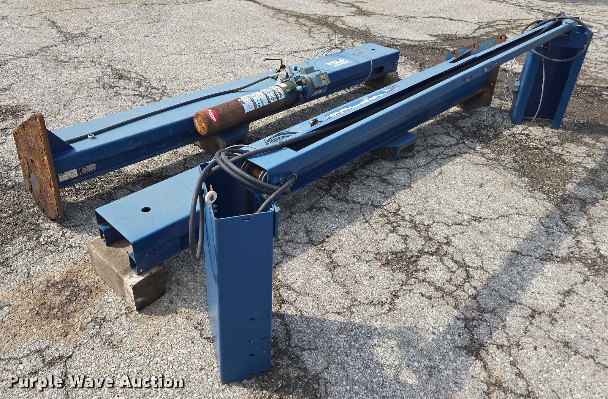 Rotary SPOA98 two post automotive lift in Topeka, KS | Item DE2219 sold ...
