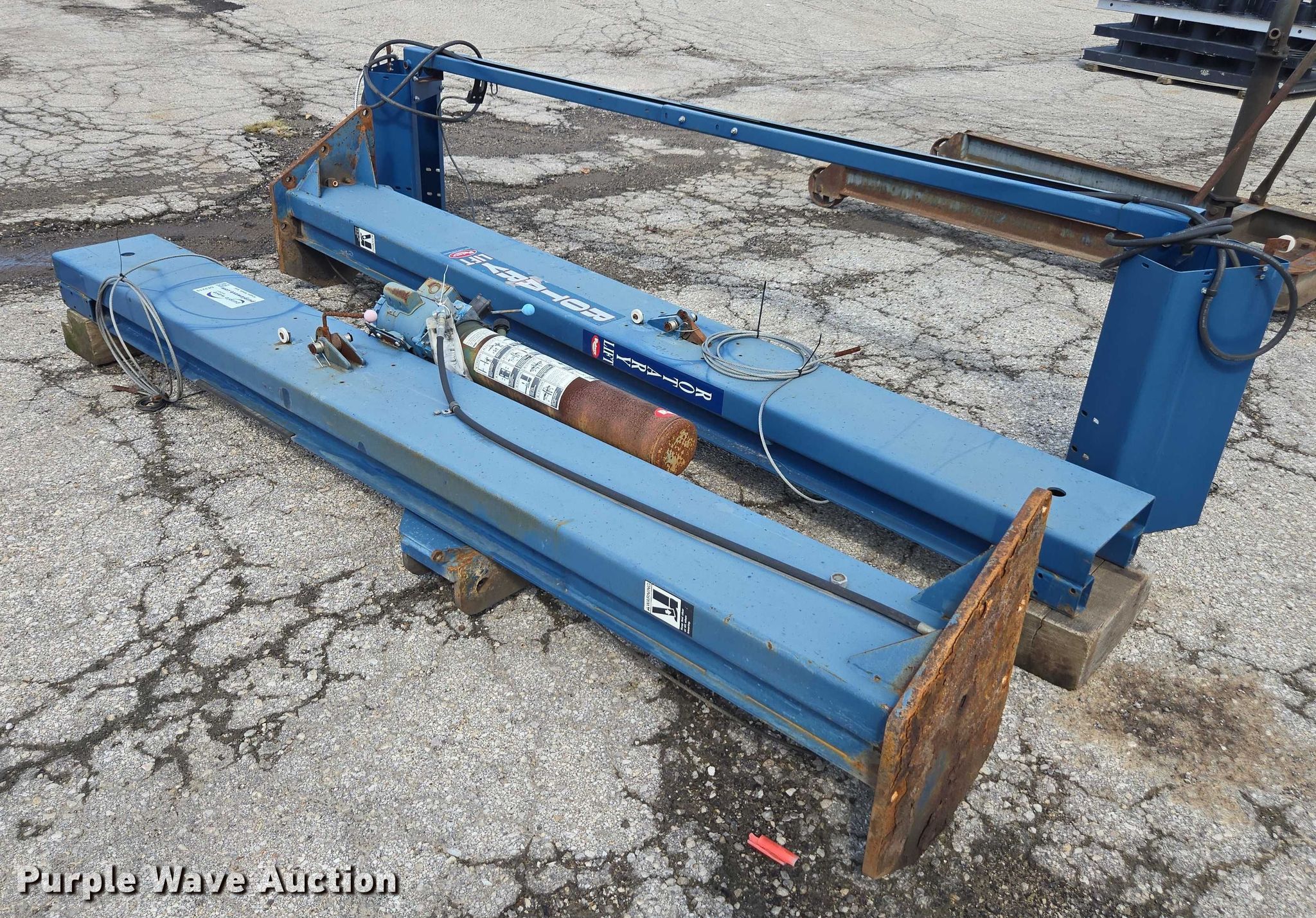 Rotary SPOA98 two post automotive lift in Topeka, KS | Item DE2219 sold ...