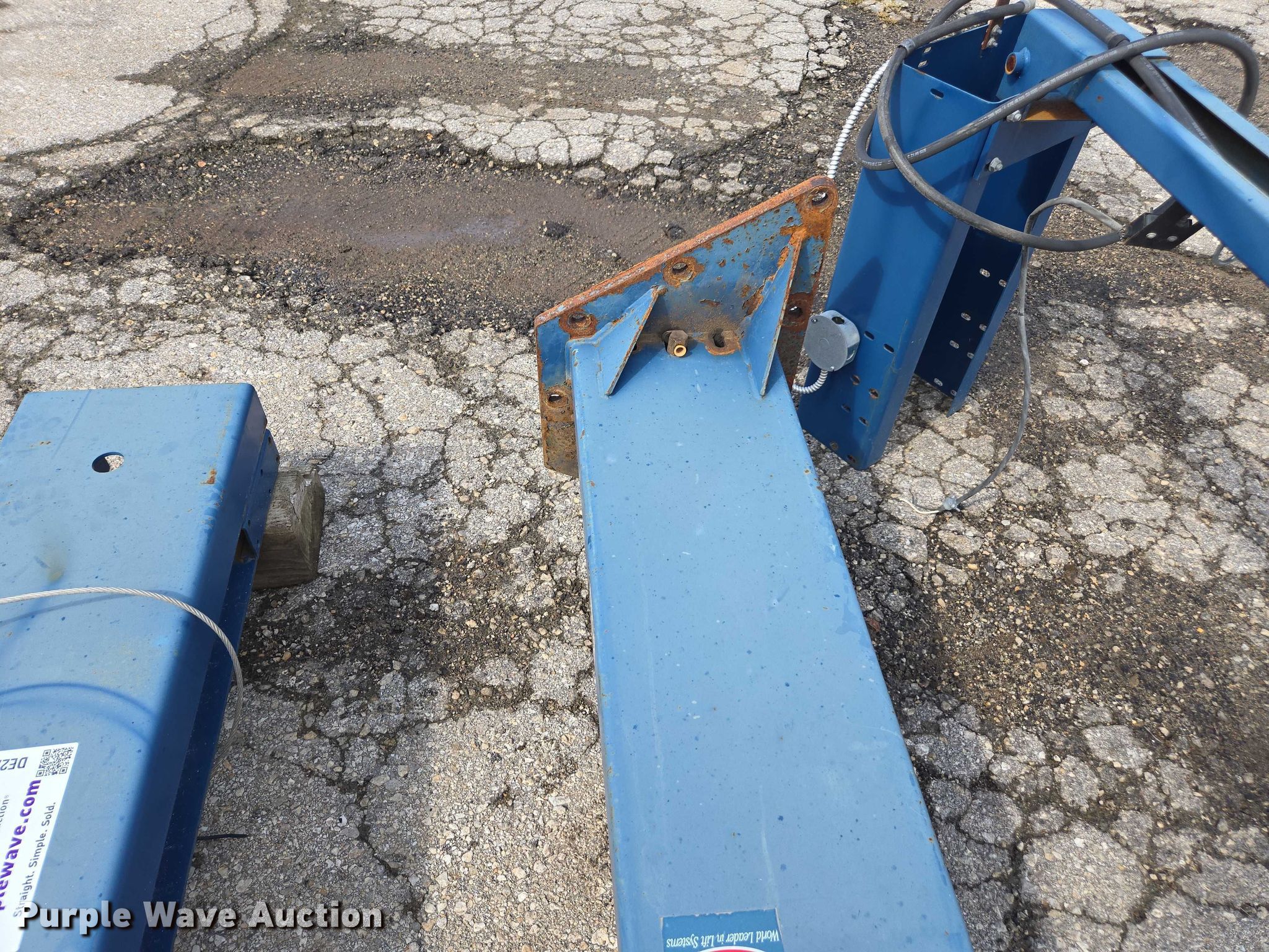 Rotary SPOA98 two post automotive lift in Topeka, KS | Item DE2219 sold ...