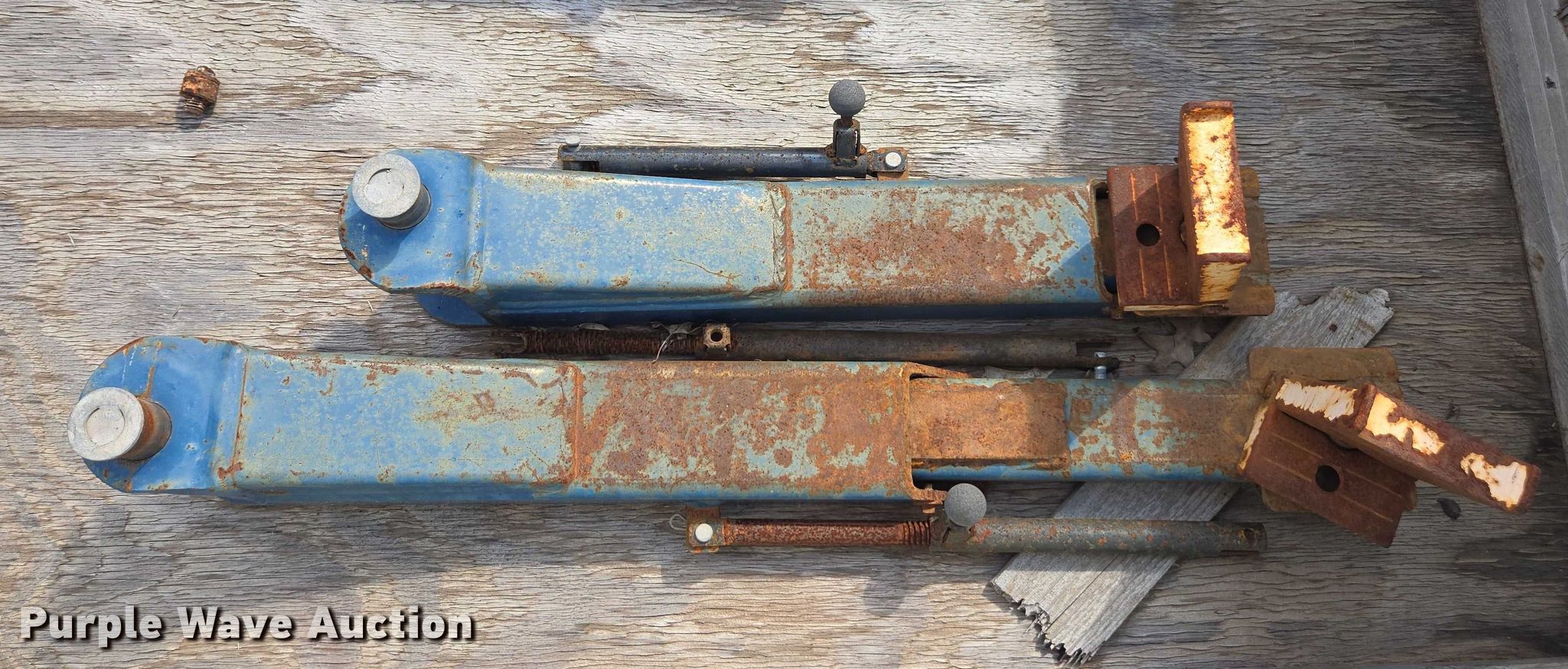 Rotary SPOA98 two post automotive lift in Topeka, KS | Item DE2219 sold ...