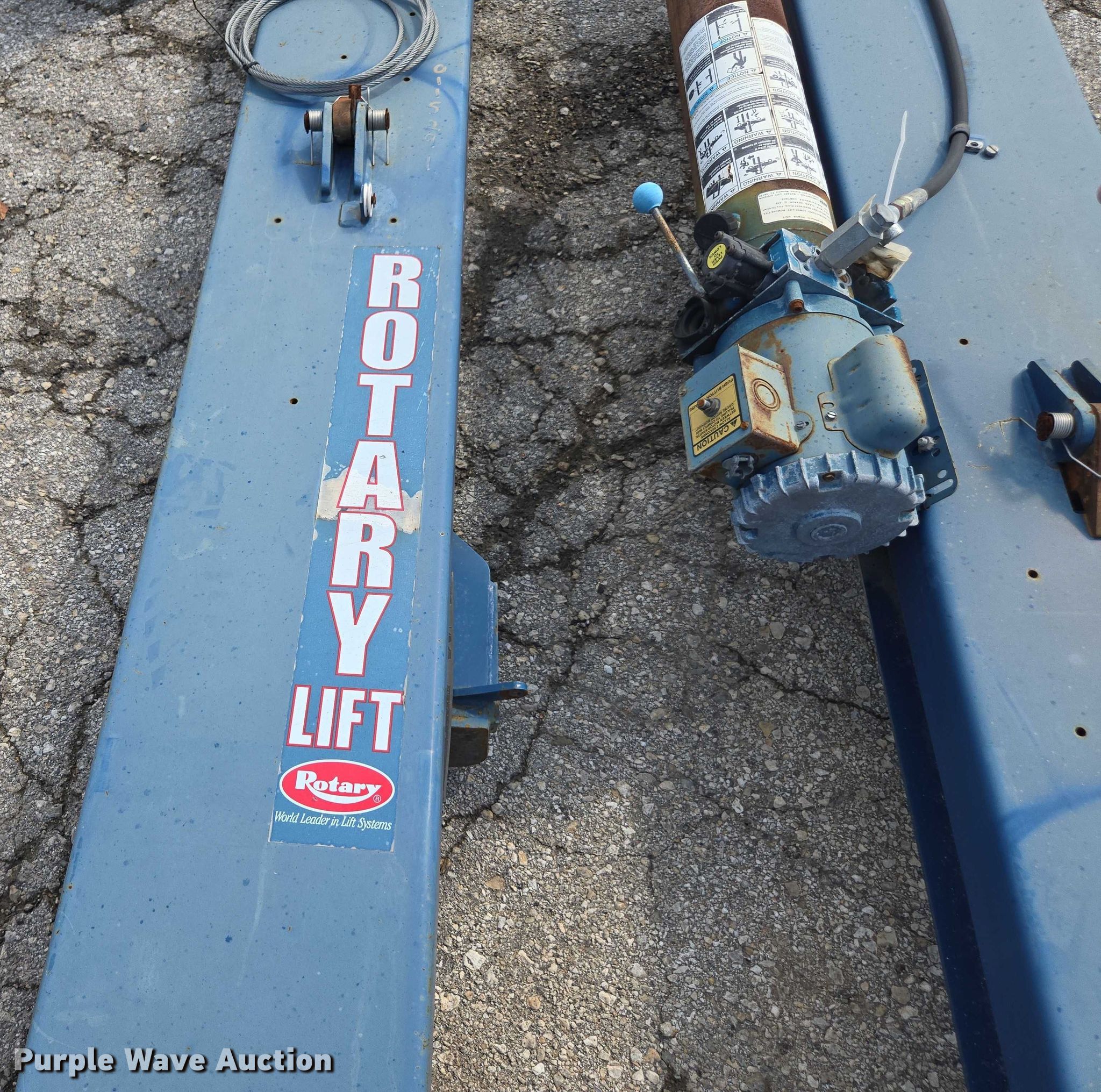 Rotary SPOA98 two post automotive lift in Topeka, KS | Item DE2219 sold ...