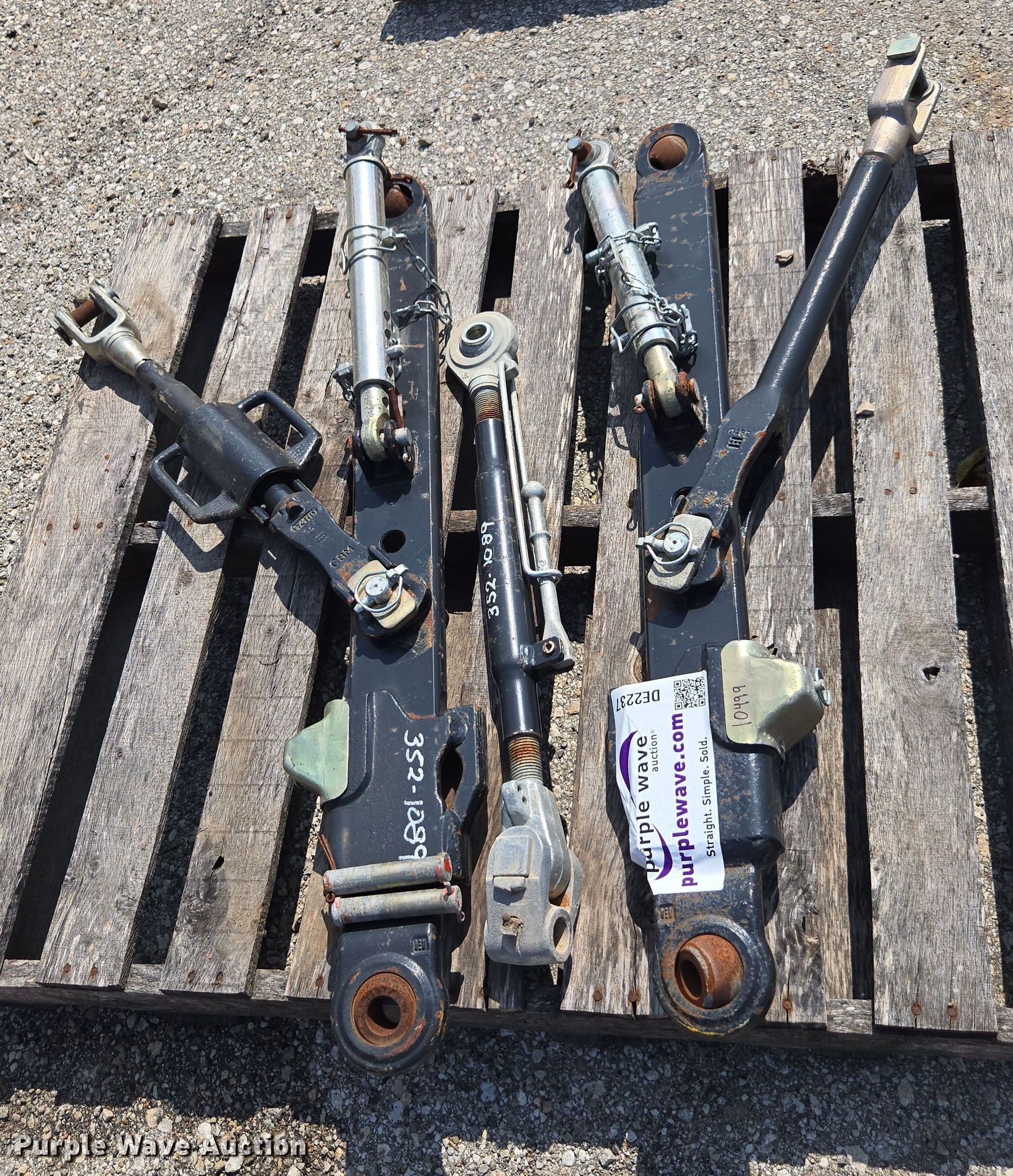 Three point arms in Topeka, KS | Item DE2237 for sale | Purple Wave