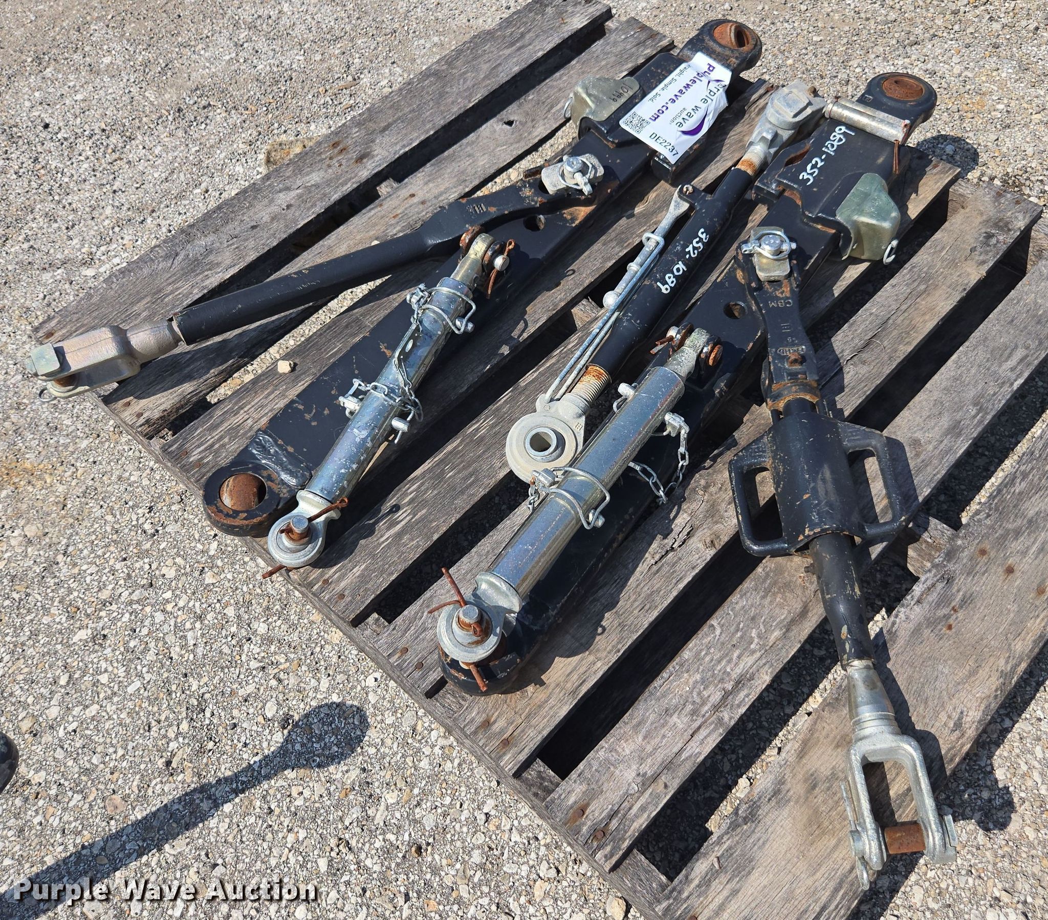 Three point arms in Topeka, KS | Item DE2237 for sale | Purple Wave