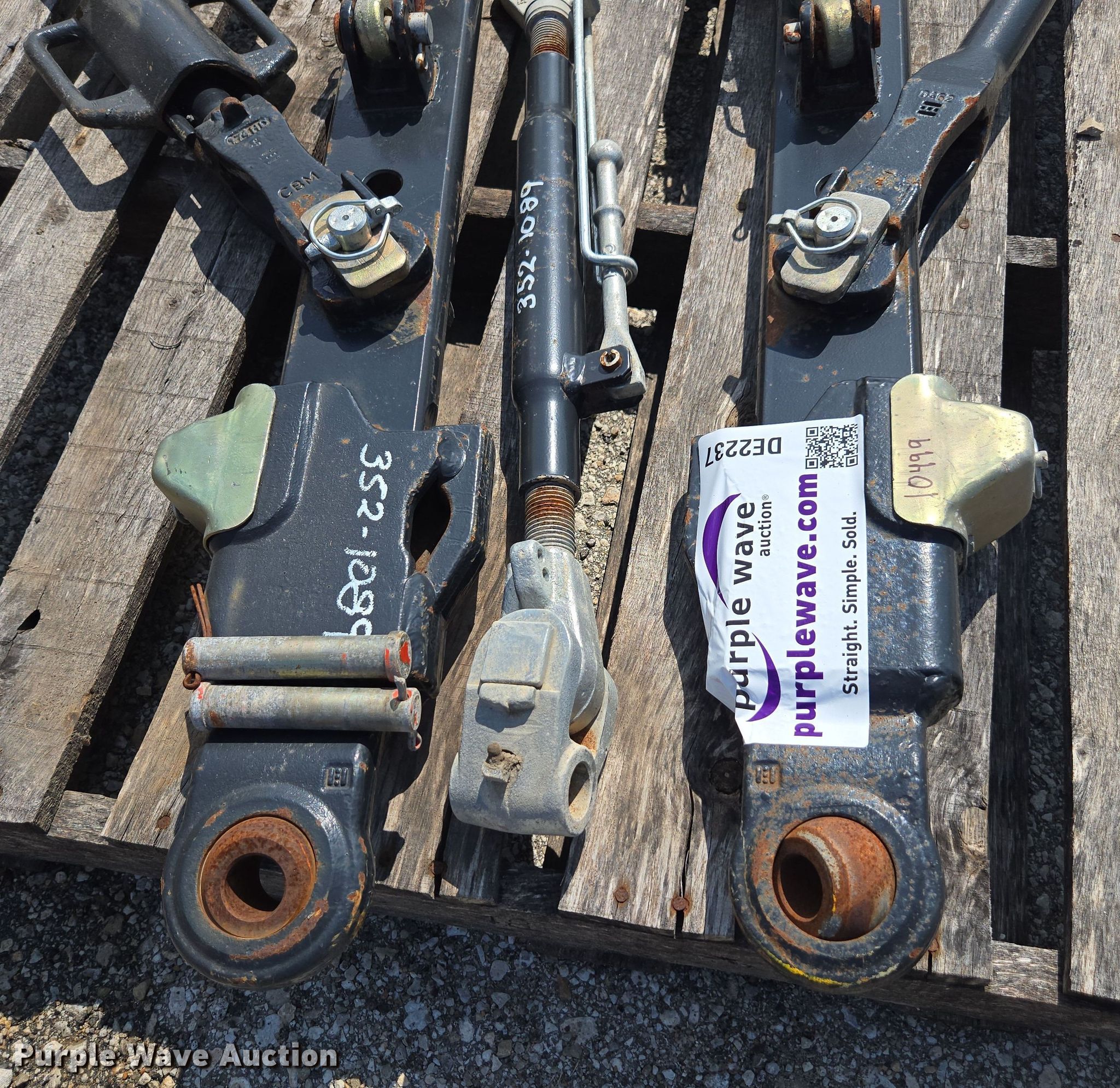 Three point arms in Topeka, KS | Item DE2237 for sale | Purple Wave