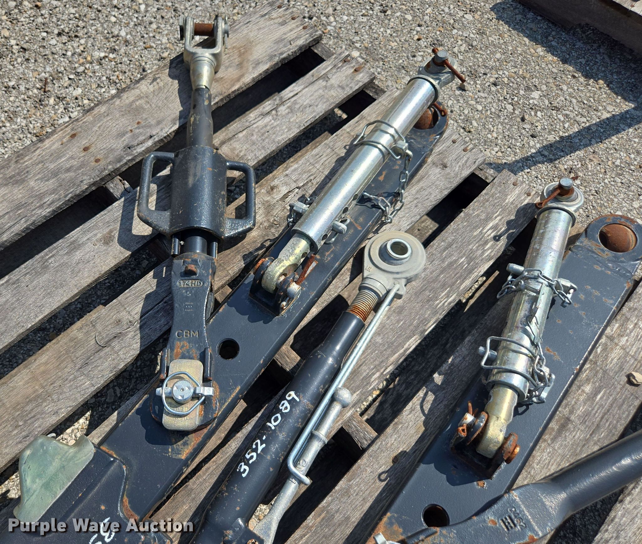 Three point arms in Topeka, KS | Item DE2237 for sale | Purple Wave