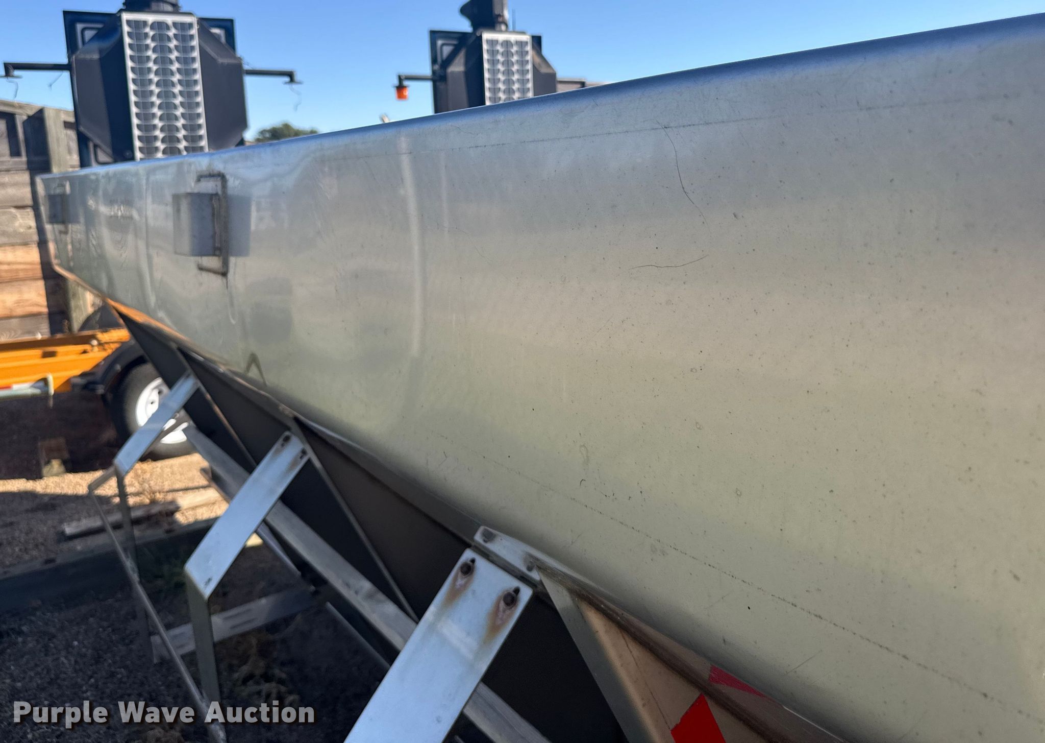 Warren spreader in Norton, KS | Item ER2432 for sale | Purple Wave