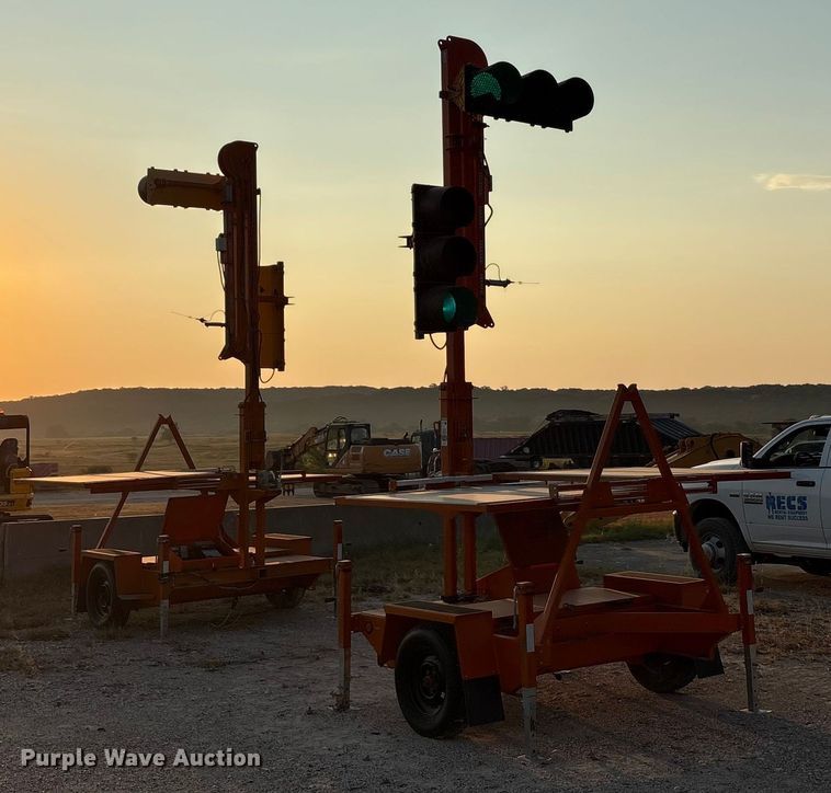 (2) traffic signal trailers in Rainbow, TX | Item EA7527 sold | Purple Wave