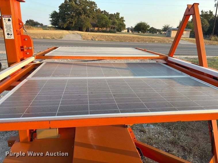 (2) traffic signal trailers in Rainbow, TX | Item EA7527 sold | Purple Wave