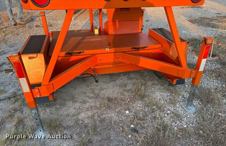 (2) traffic signal trailers in Rainbow, TX | Item EA7527 sold | Purple Wave
