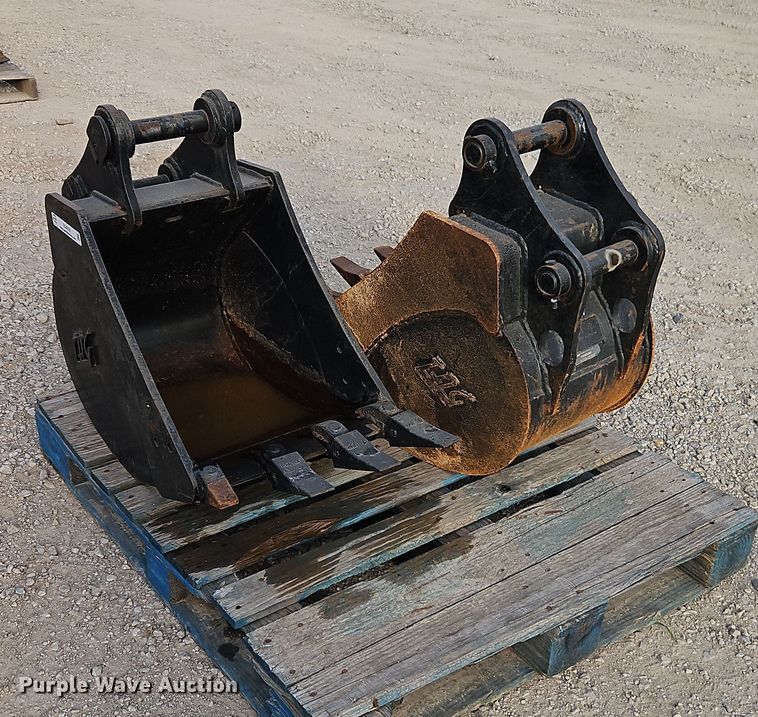 (2) TAG mini excavator buckets in Olathe, KS | Item EO4701 for sale ...