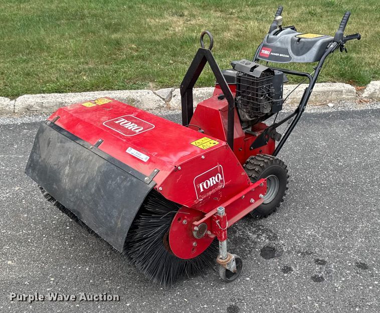 Toro 38700 broom in Yaphank, NY | Item EV4033 for sale | Purple Wave