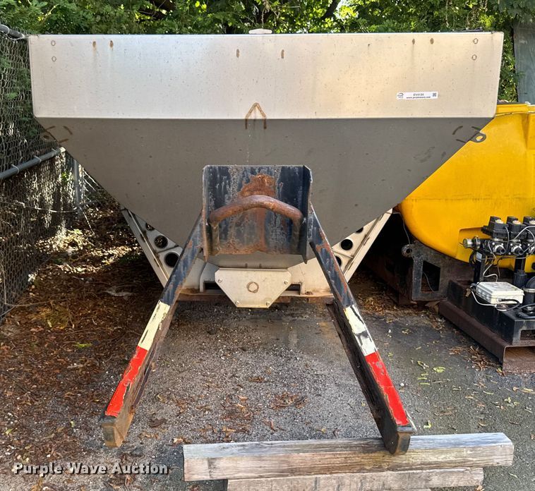 SnowEx Helix SS Hopper spreader in Yaphank, NY | Item EV4134 sold ...