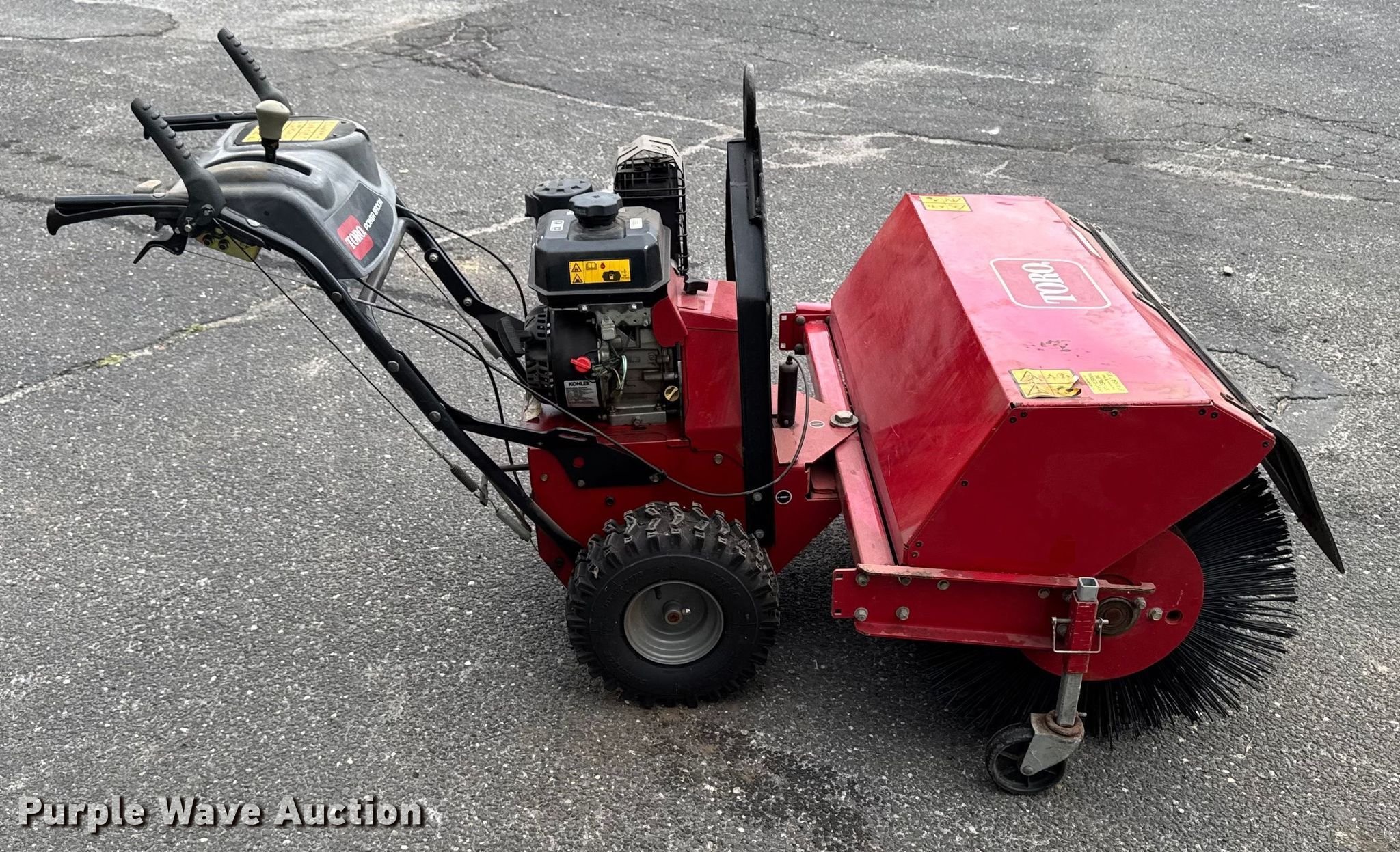 Toro 38700 broom in Yaphank, NY | Item EV4033 for sale | Purple Wave