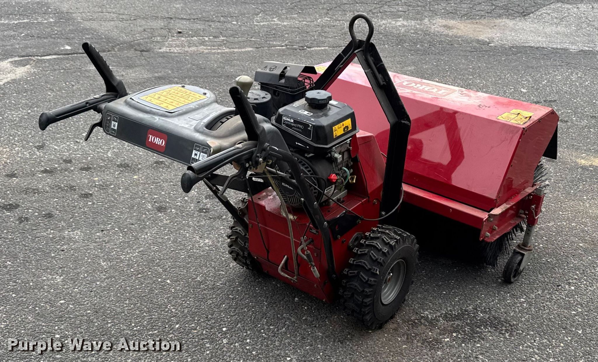 Toro 38700 broom in Yaphank, NY | Item EV4033 for sale | Purple Wave