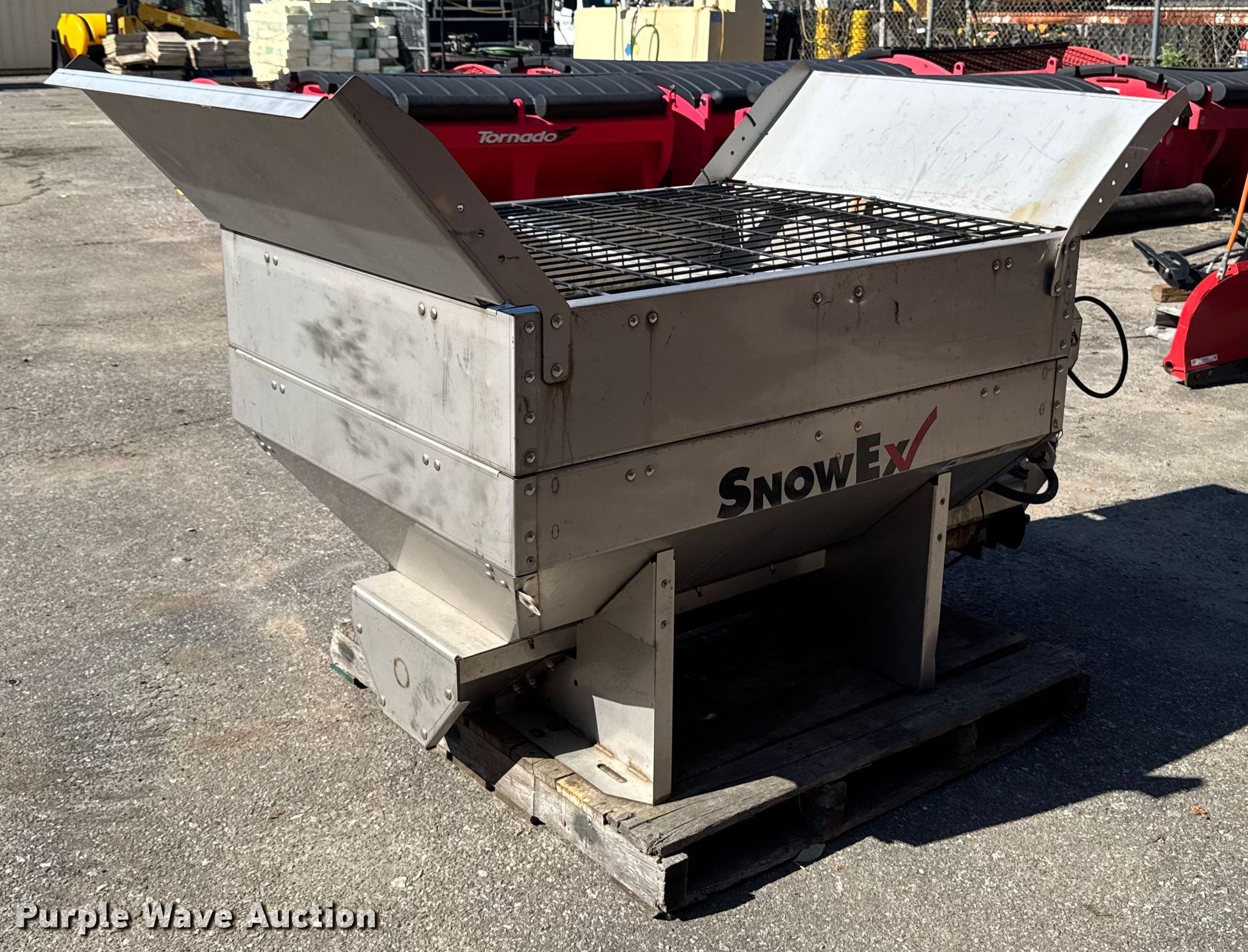 SnowEx Stainless Helixx SS spreader in Yaphank, NY | Item EV4125 for ...