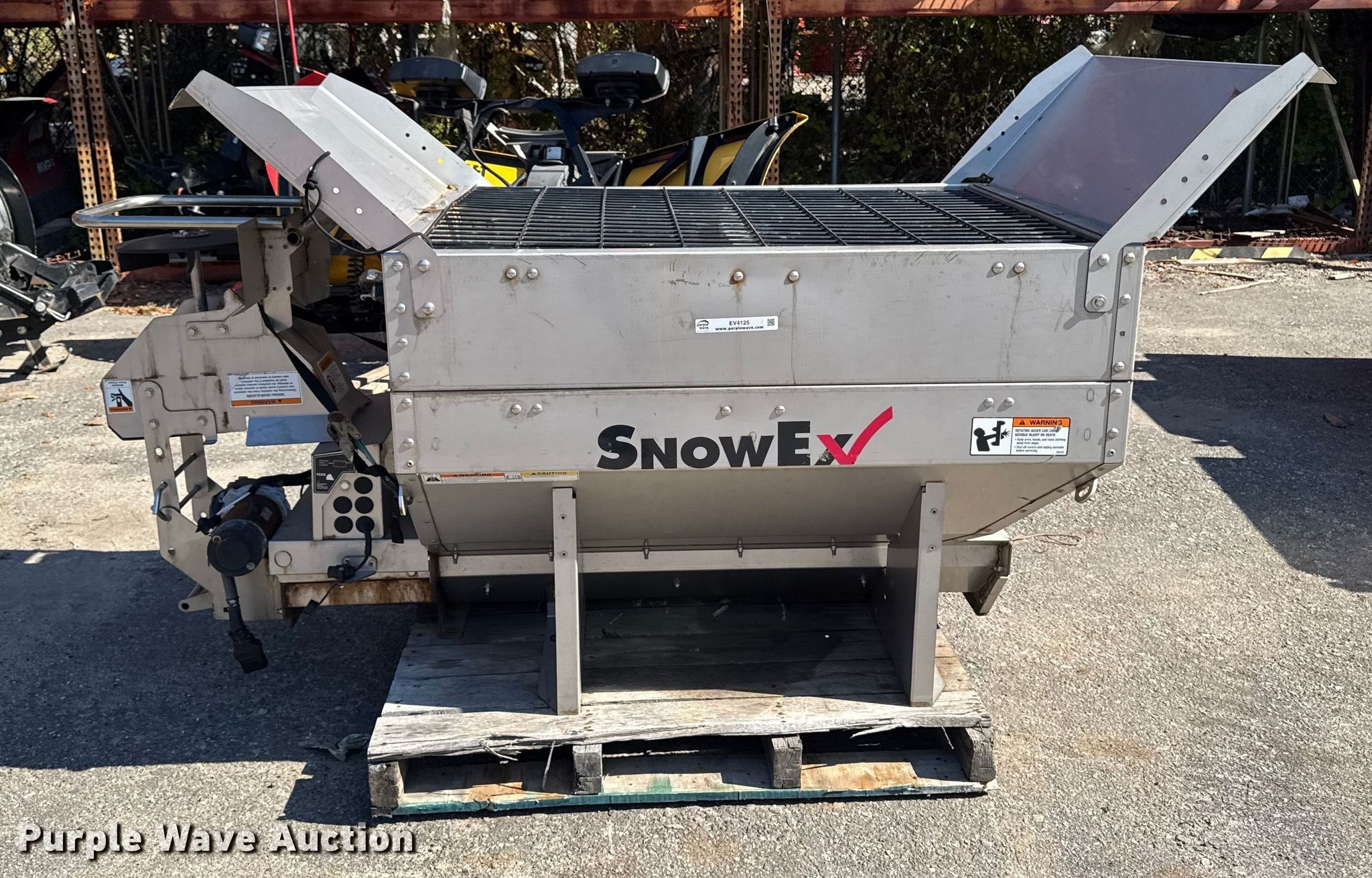 SnowEx Stainless Helixx SS spreader in Yaphank, NY | Item EV4125 for ...