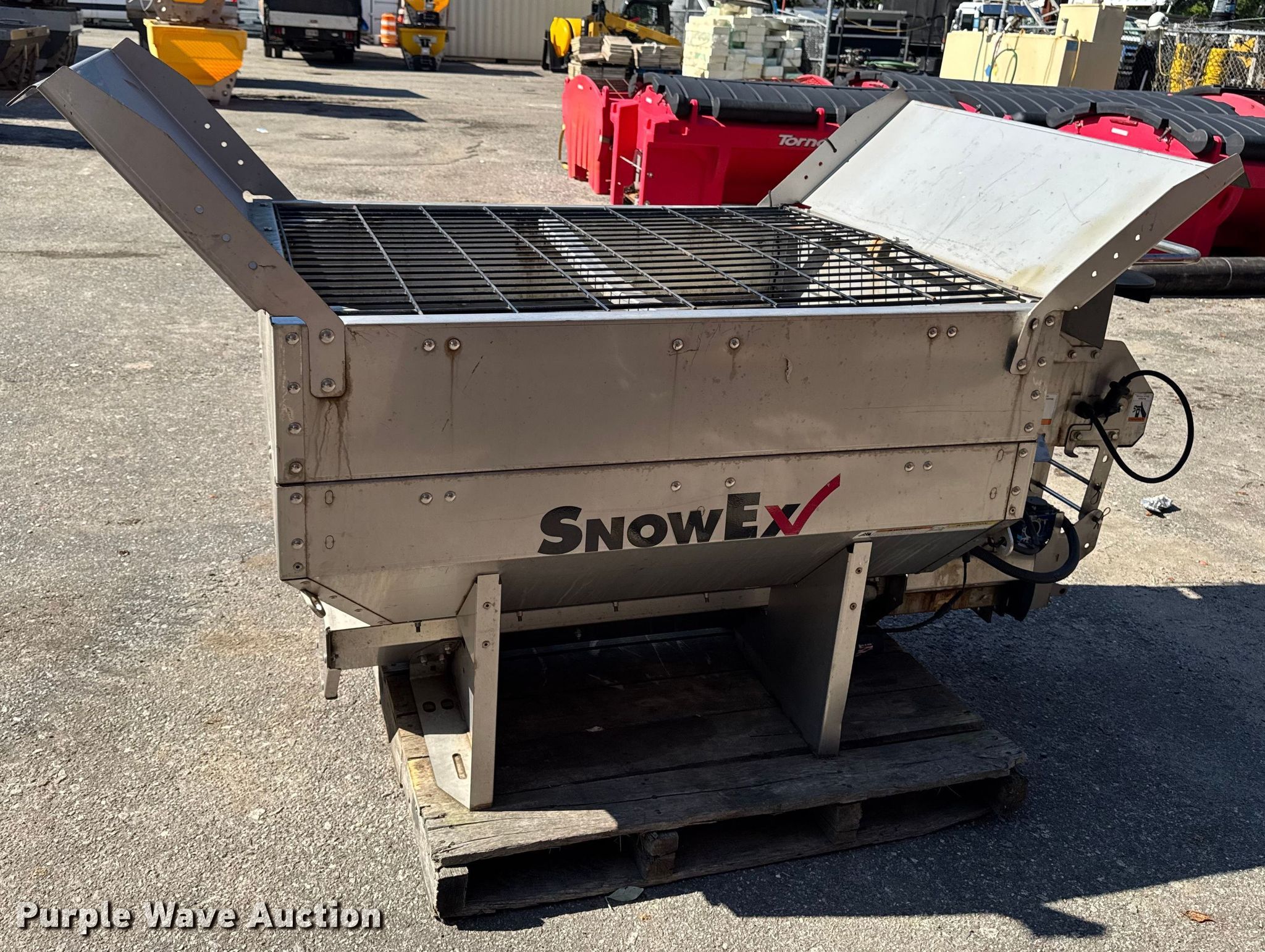 SnowEx Stainless Helixx SS spreader in Yaphank, NY | Item EV4125 for ...