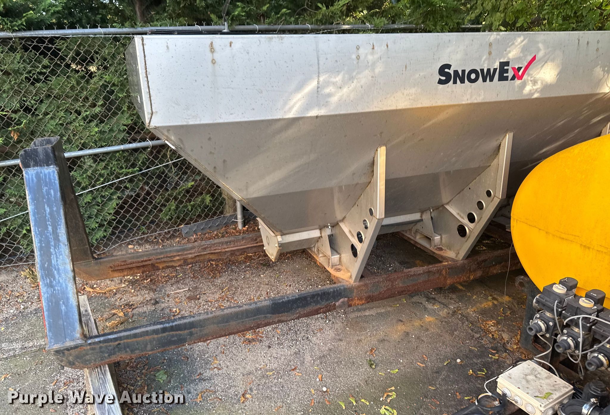 SnowEx Helix SS Hopper spreader in Yaphank, NY | Item EV4134 sold ...