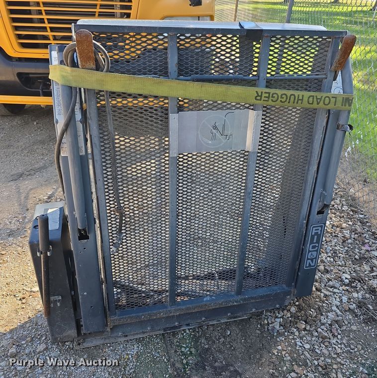 1996 Ricon S1200P00100100 wheelchair lift in Clay Center, KS | Item ...