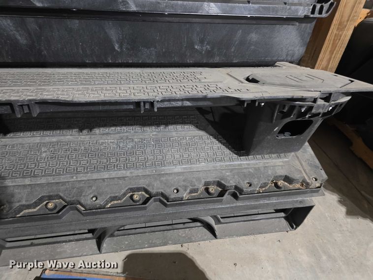 Decker drawer system in Emporia, KS | Item DZ6367 for sale | Purple Wave