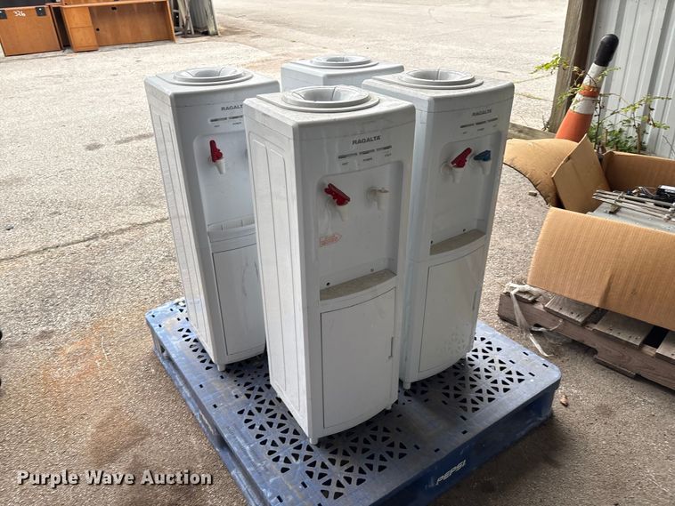 (4) water dispensers in Tulsa, OK | Item EG8703 sold | Purple Wave