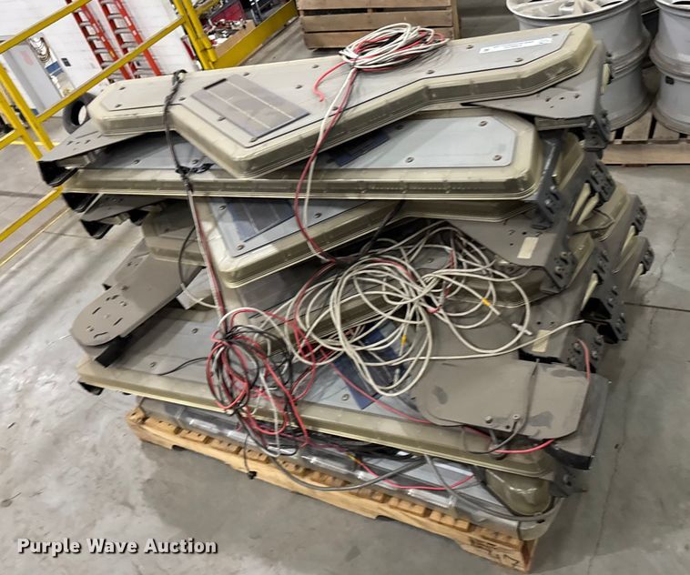 (11) Federal Signal Valor light bars in Hutchinson, KS | Item EM8232 ...
