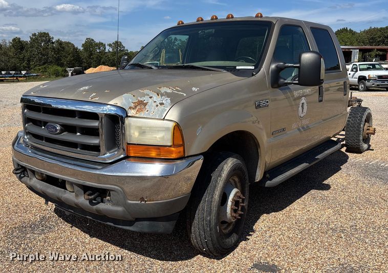 2001 Ford F350 Super Duty Crew Cab pickup truck cab and chassis in ...