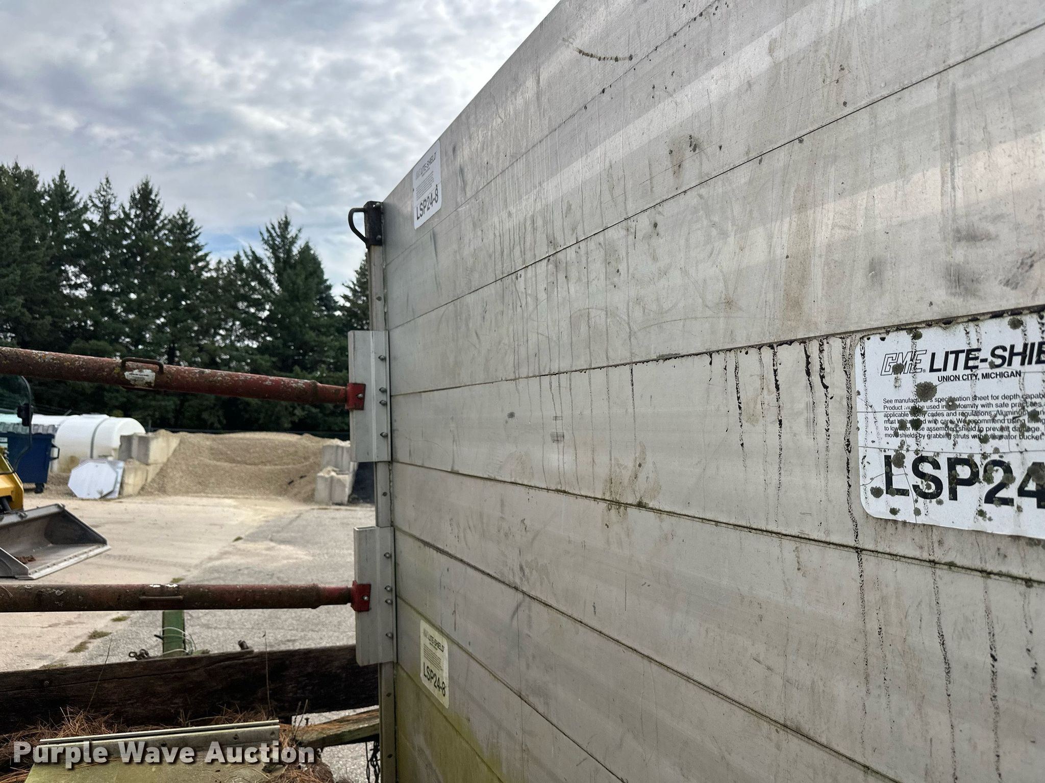 CME Lite Shield trench box in Zumbrota, MN | Item DW4252 for sale ...