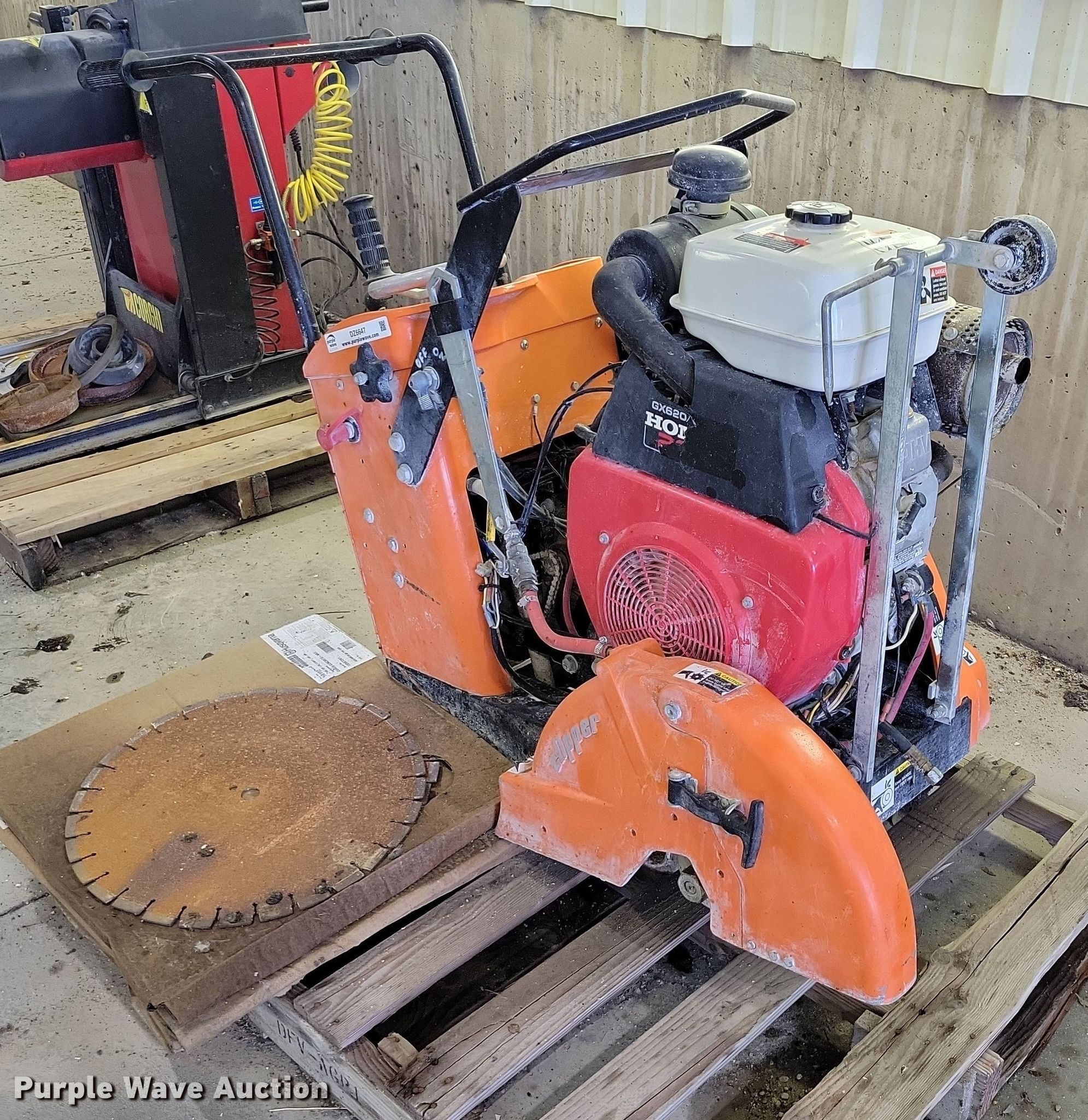Norton Clipper concrete saw in Guthrie Center, IA | Item DZ6647 for ...