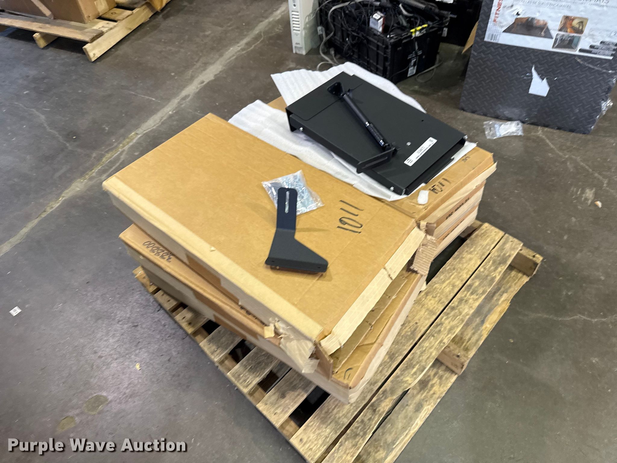 (7) metal trunk trays in Tulsa, OK | Item EG8672 sold | Purple Wave