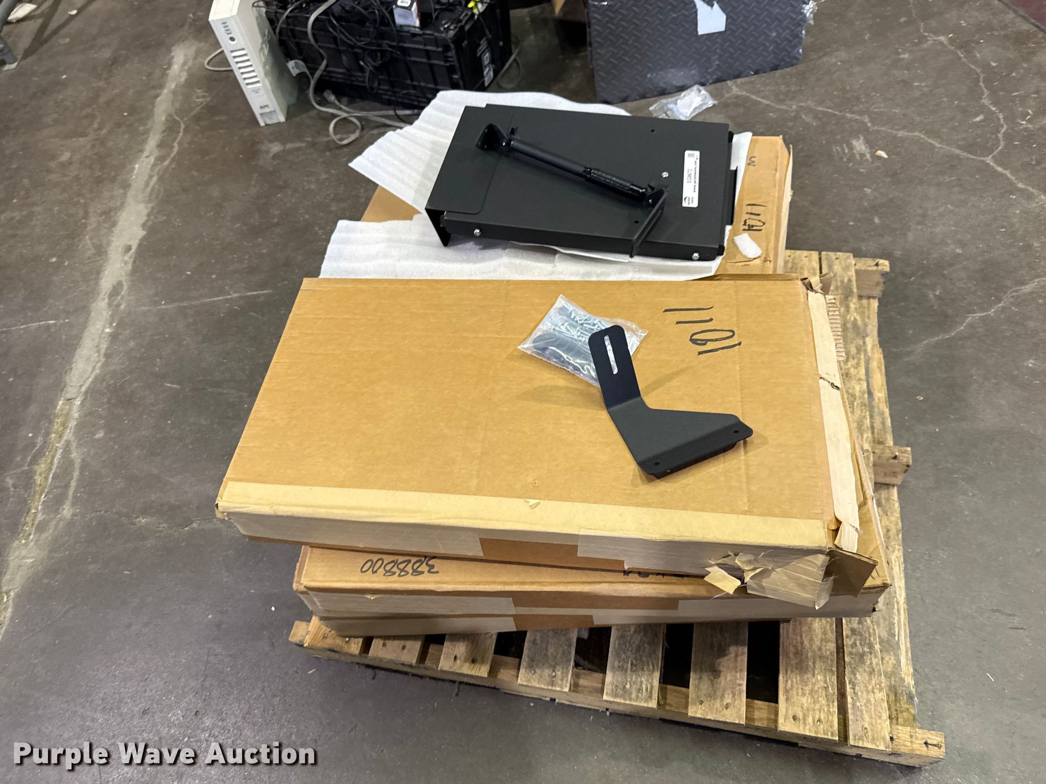 (7) metal trunk trays in Tulsa, OK | Item EG8672 sold | Purple Wave