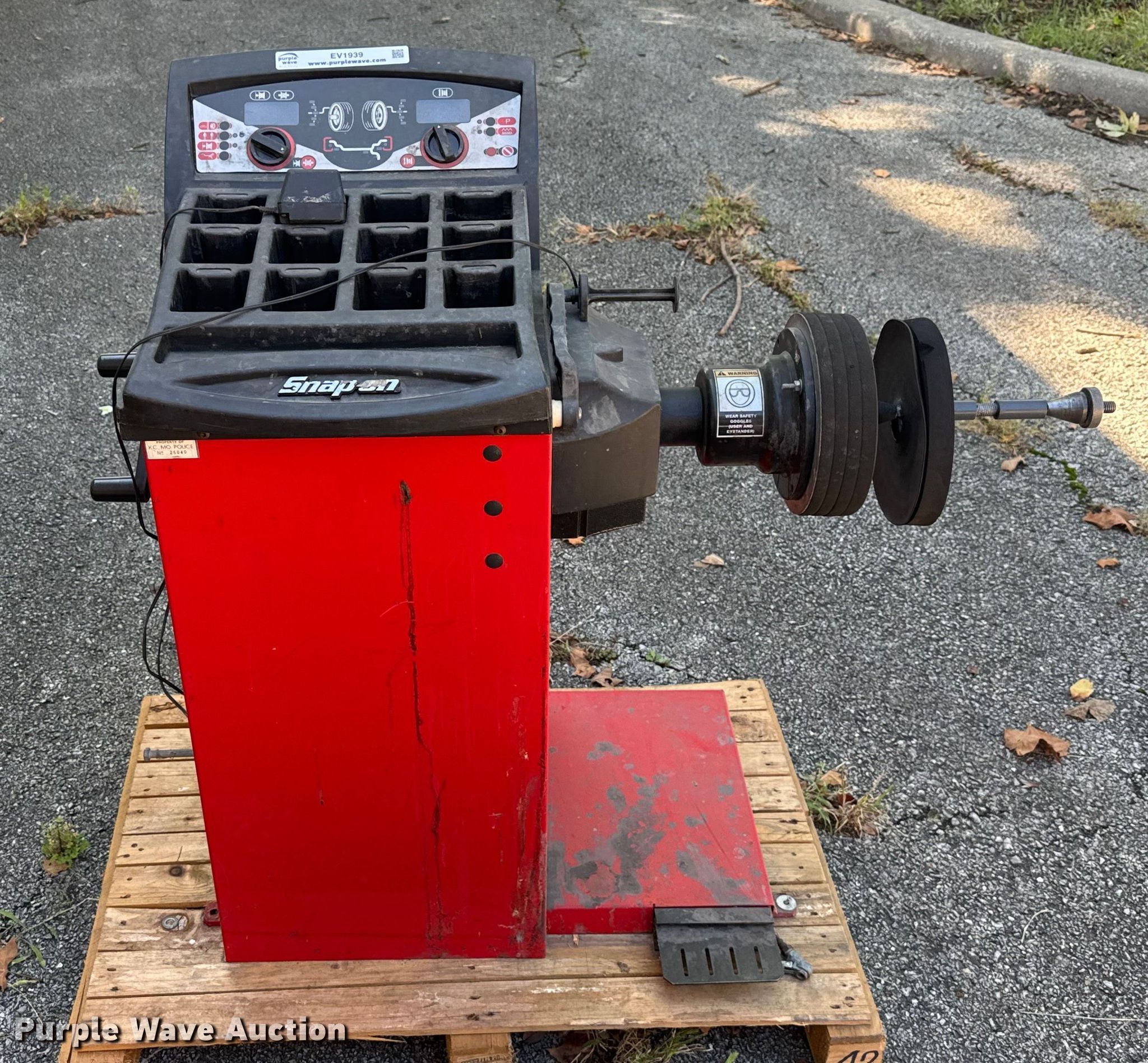 Snap-On EEWB308A motorcycle tire balancer in Kansas City, MO | Item ...