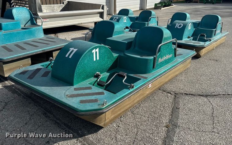 Paddle boat in Davenport, IA | Item EM2374 for sale | Purple Wave