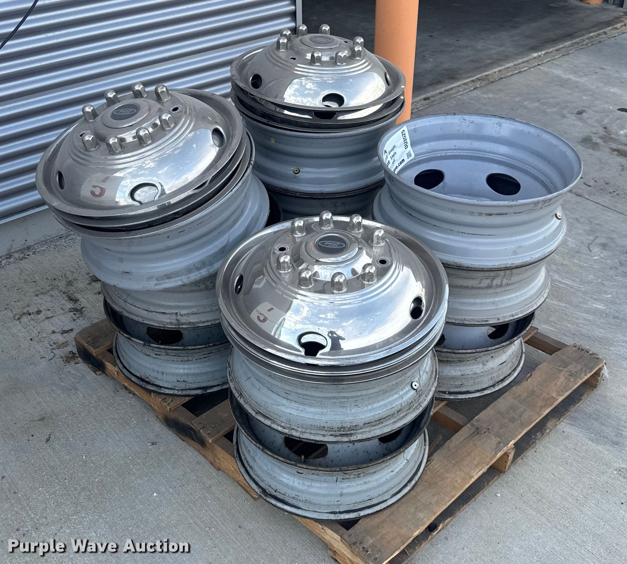 (11) truck wheels and hubcaps in Shawnee, KS | Item DU3525 for sale ...