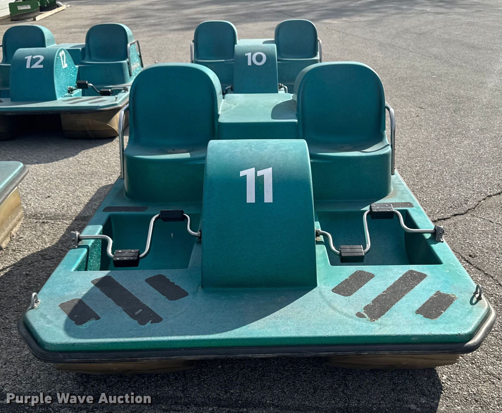 Paddle boat in Davenport, IA | Item EM2374 for sale | Purple Wave