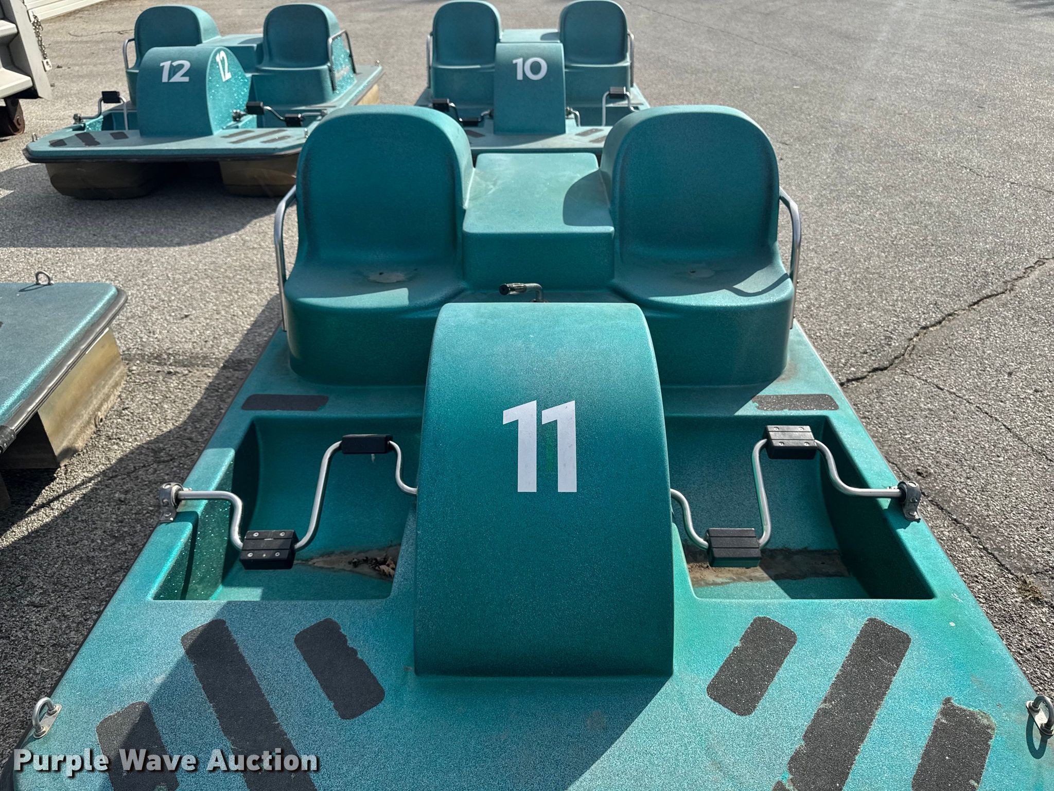 Paddle boat in Davenport, IA | Item EM2374 for sale | Purple Wave