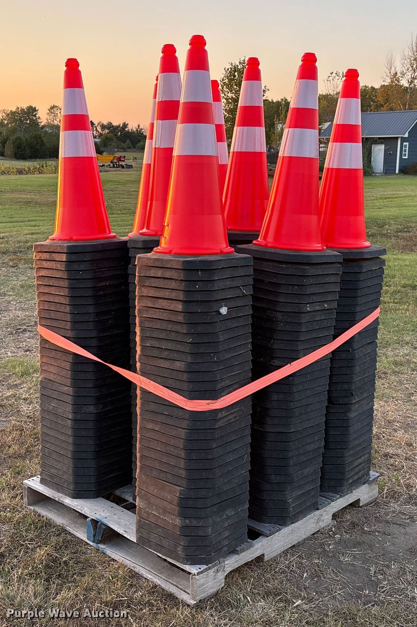 (250) traffic cones in Sedgwick, KS | Item EV3137 for sale | Purple Wave