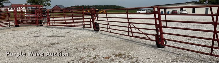 Diamond W Corral portable corral in Liberal, MO | Item EN5667 for sale ...