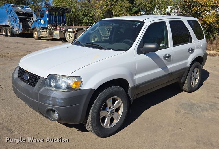 2007 Ford Escape SUV in Lawrence, KS | Item EV5407 sold | Purple Wave